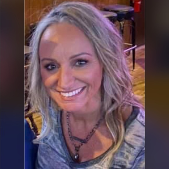 Stephanie's Closet (@steph_brewer) | Poshmark